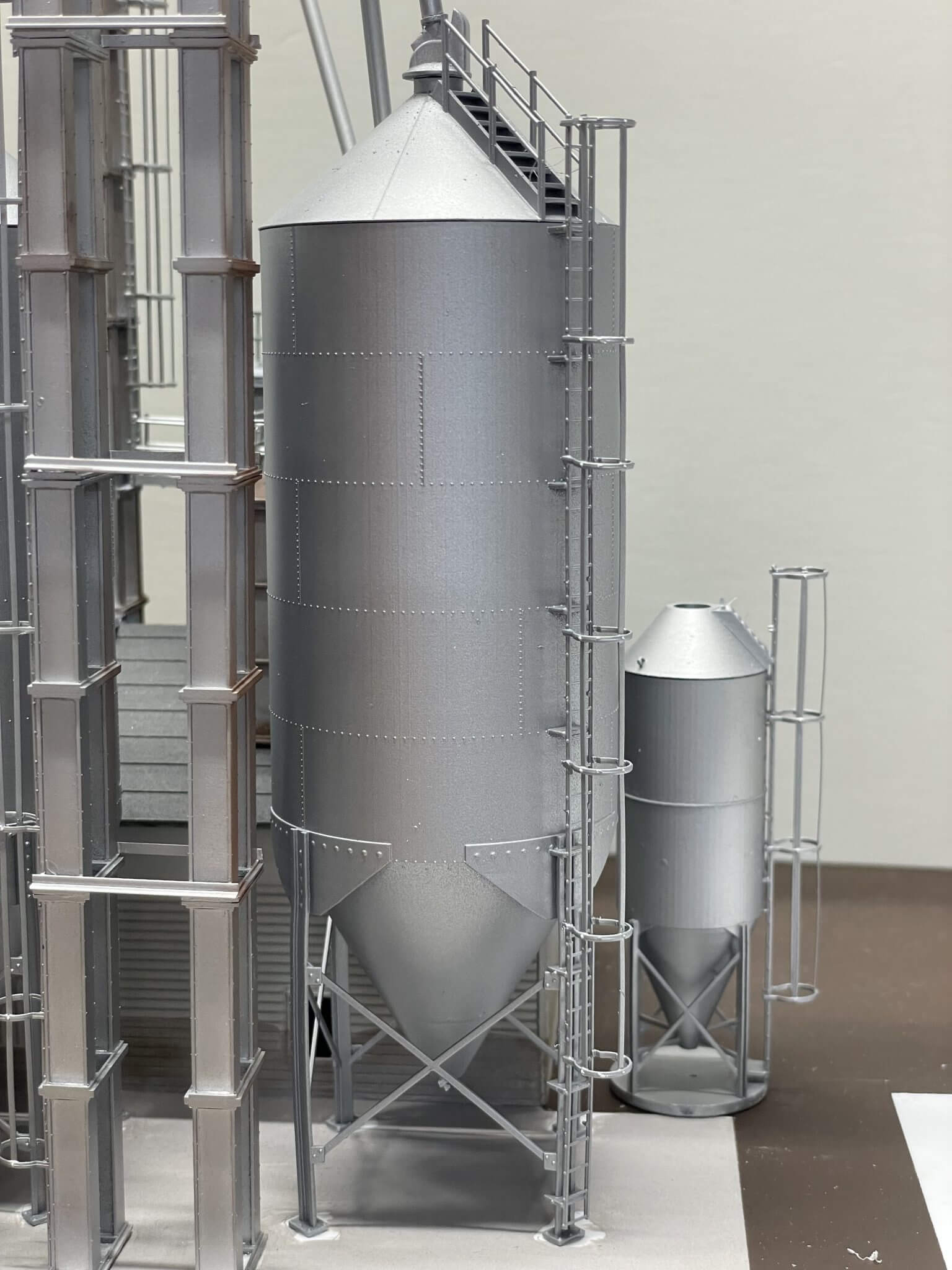 15′ Hopper Bottom Feed Bin – Tully Models